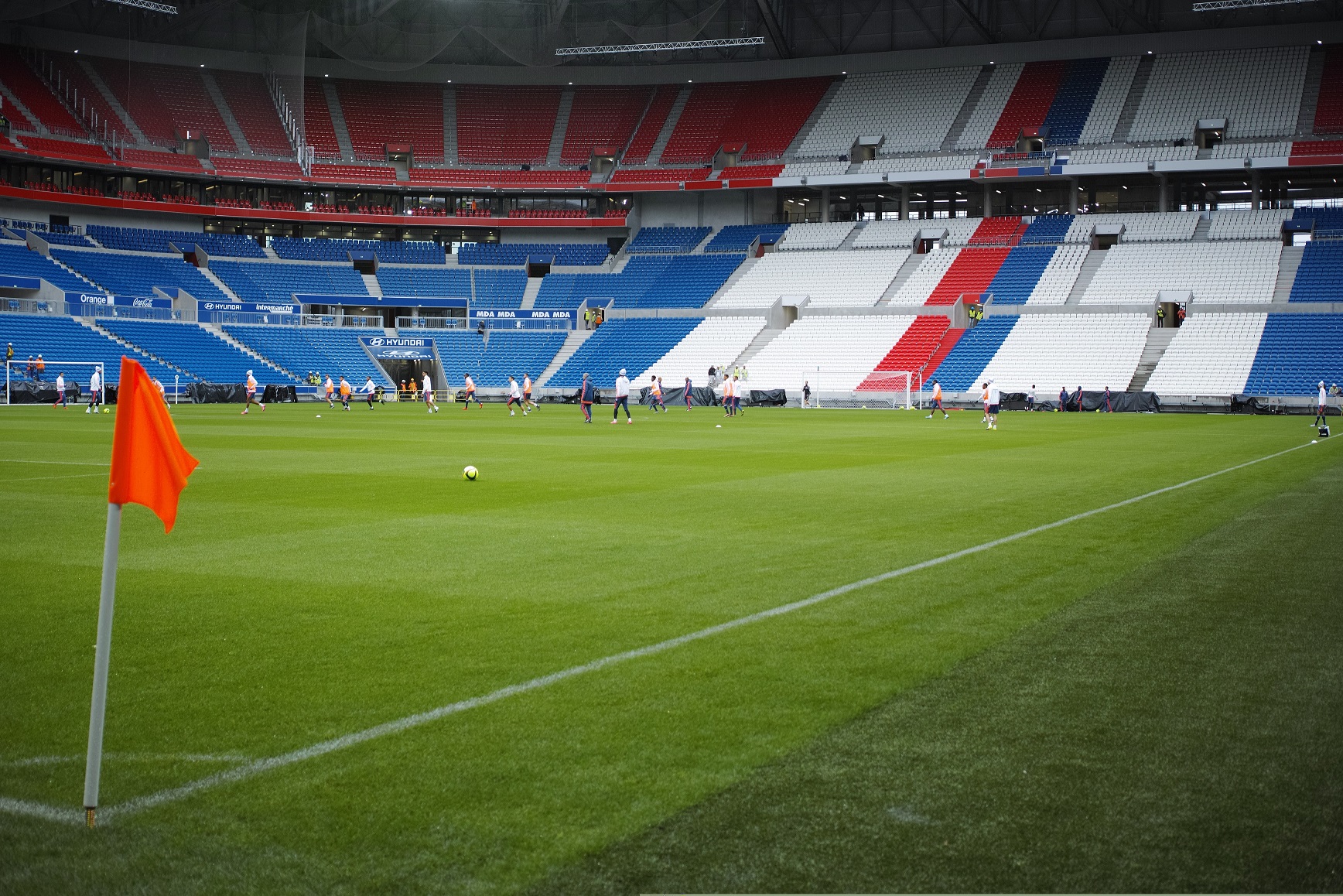 Grand stade : les premiers pas des Lyonnais dans leur nouveau stade