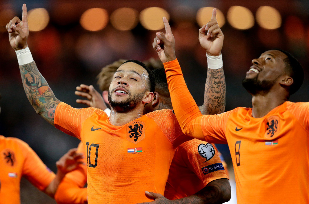 Blessure de Depay, la presse néerlandaise atterrée à six mois de l'Euro