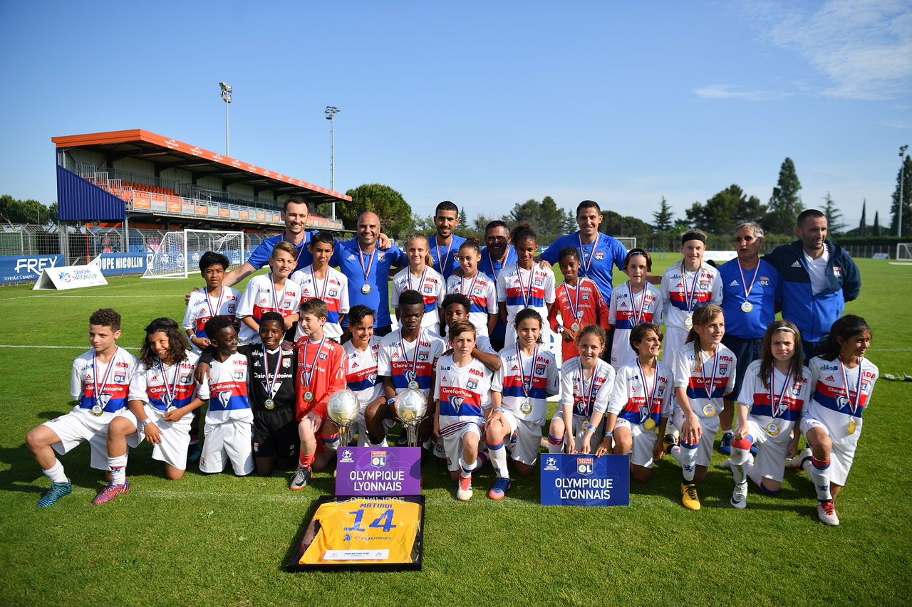 Danone Nations Cup 2019 : les joueurs et joueuses de l'OL remettent ...