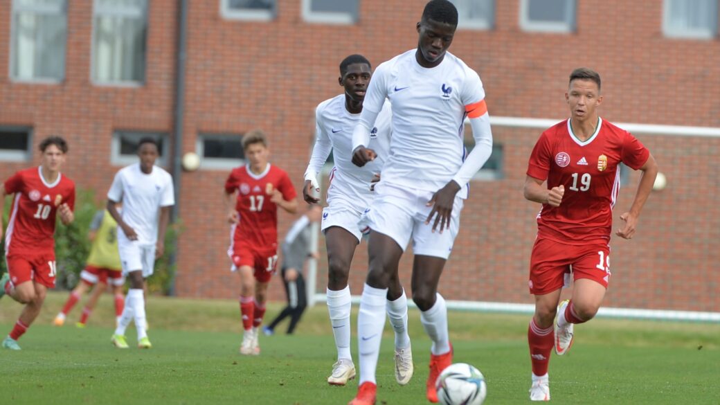 France U17 : Enzo Molebé (OL) appelé