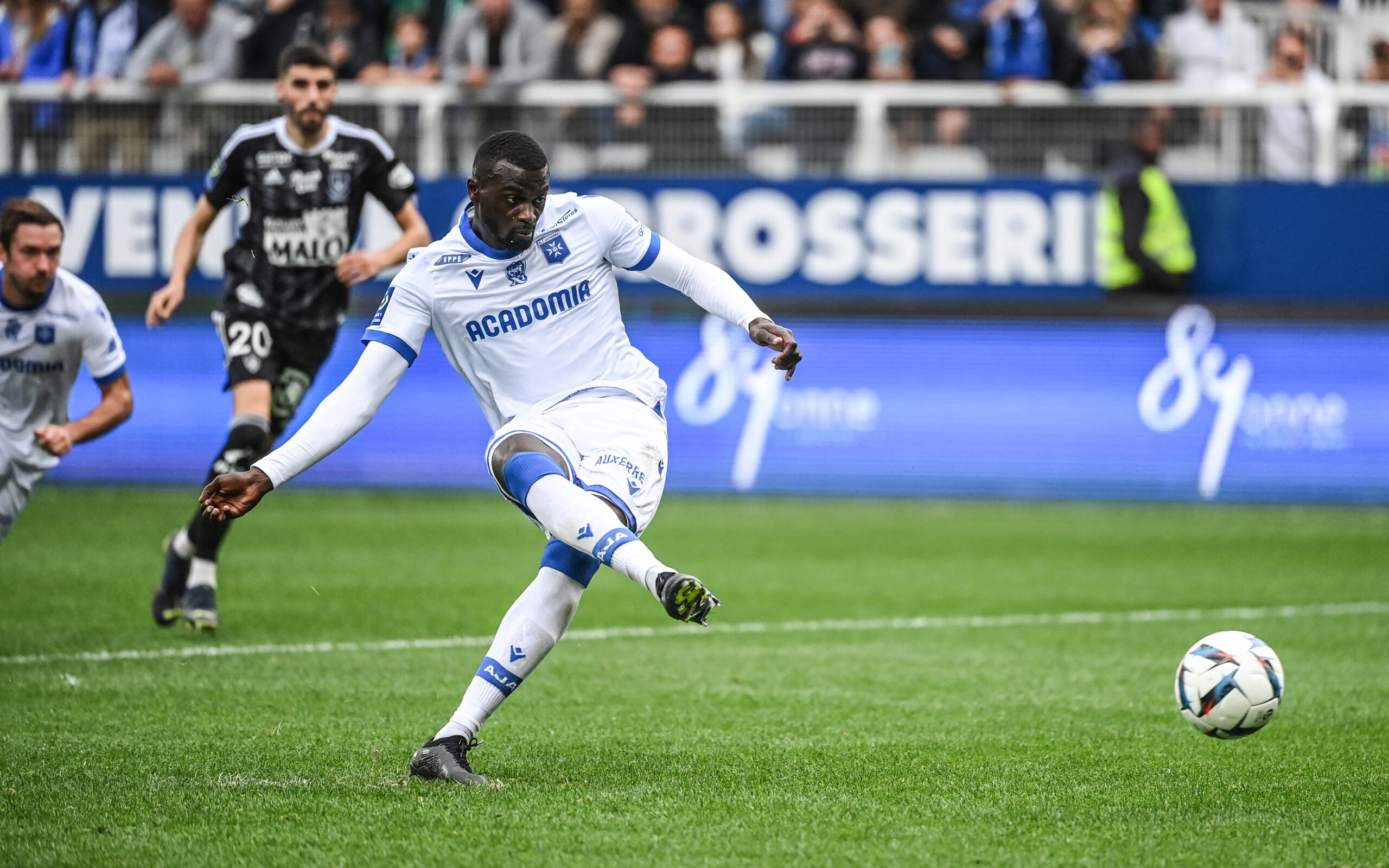 Auxerre voit revenir M'Baye Niang pour affronter l'OL