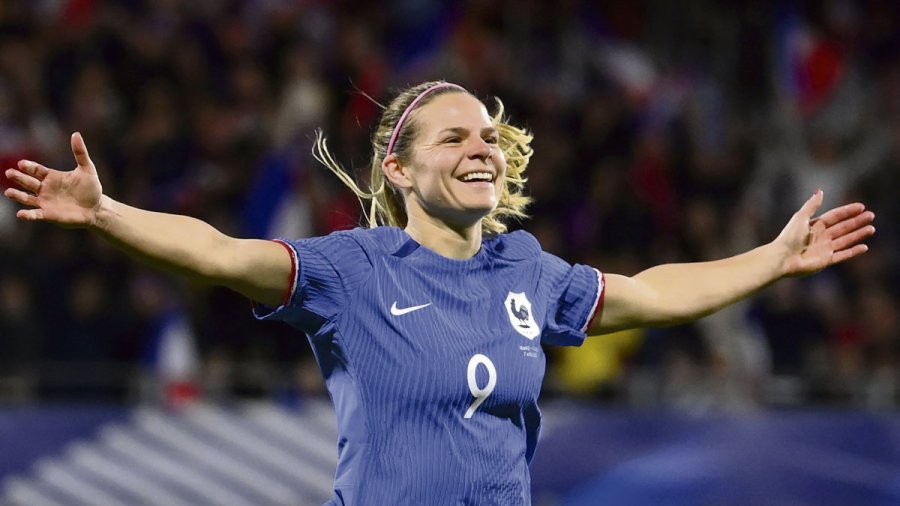 La France devant la Norvège, Le Sommer (OL) égale un record