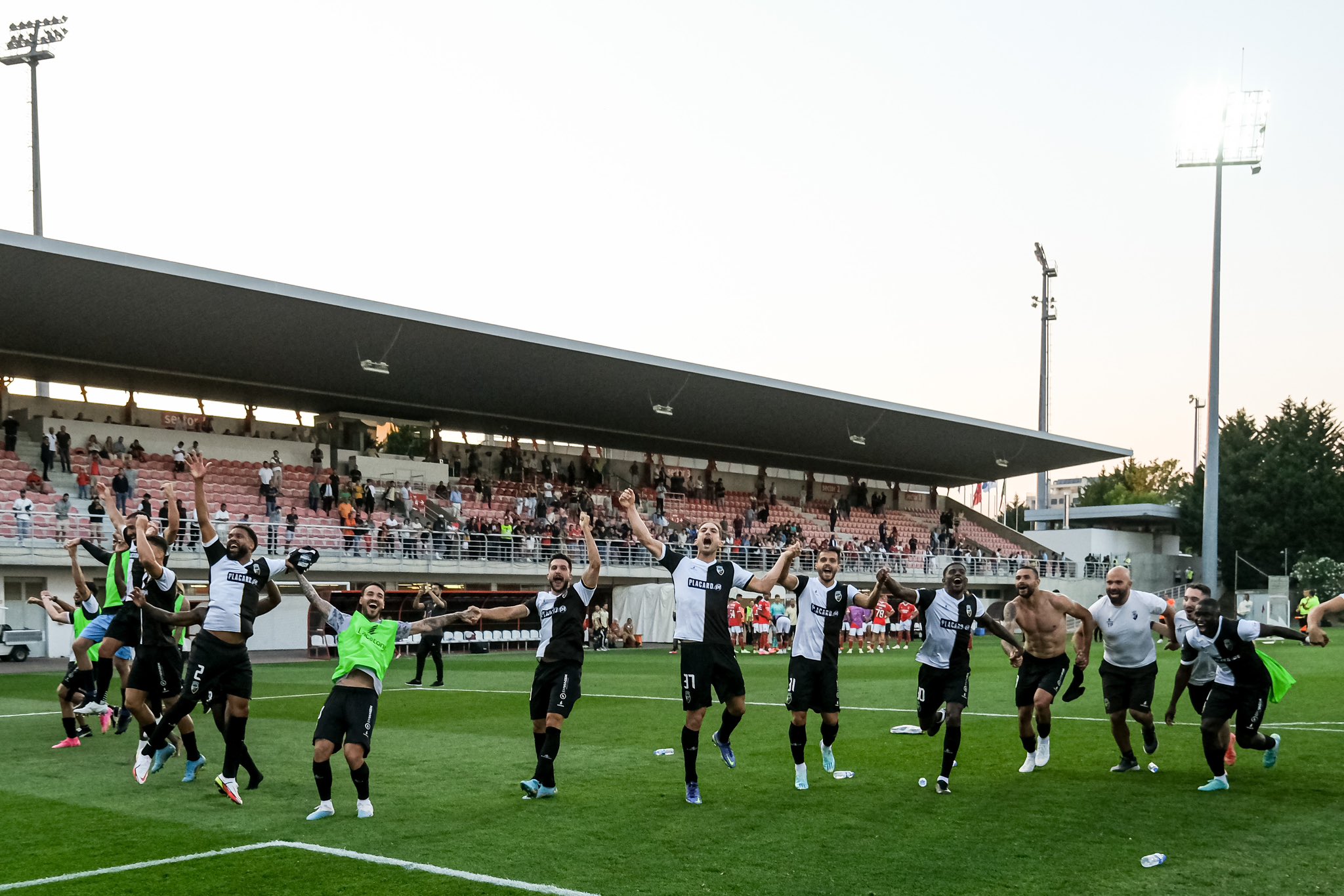 Partenaire de l'OL, Farense monte en D1 portugaise