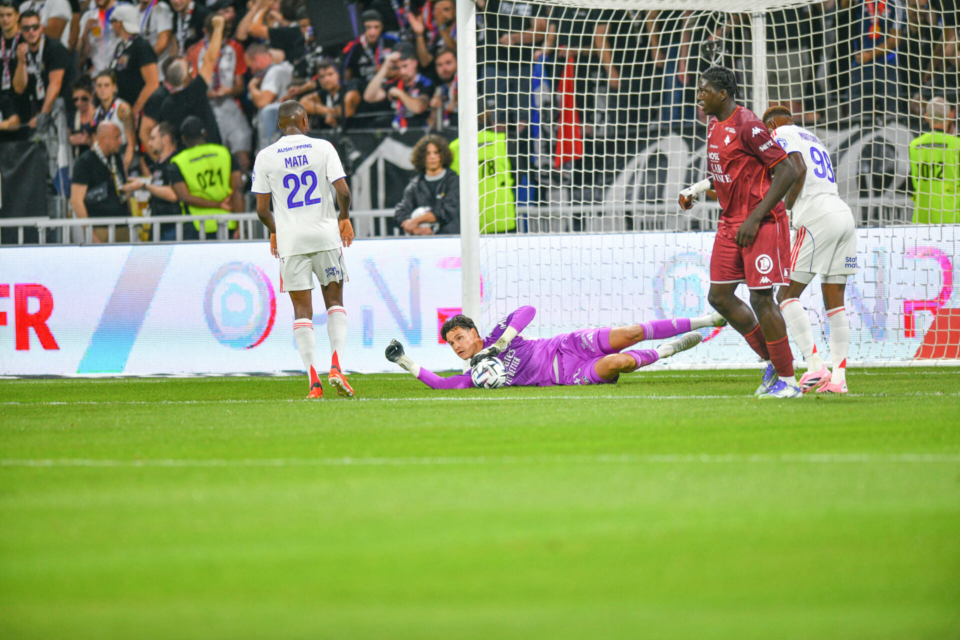 OL : touché à Rennes, Descamps sera absent plusieurs semaines