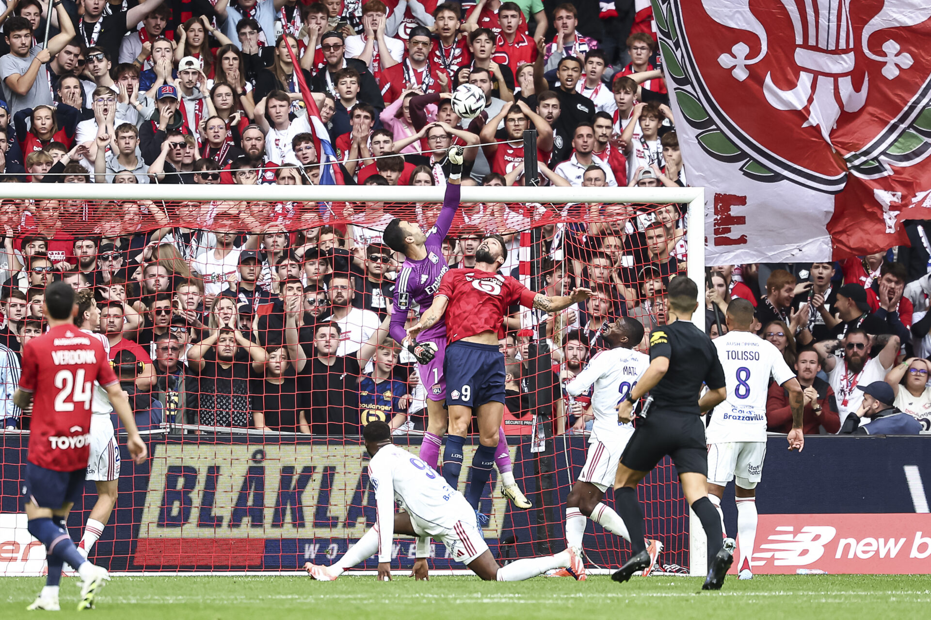 OL : malgré sa taille, Greif est "en difficulté dans les airs"